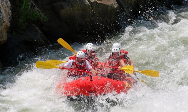 River Rafting in Manali: Upto 50% Off On Manali Rafting Packages