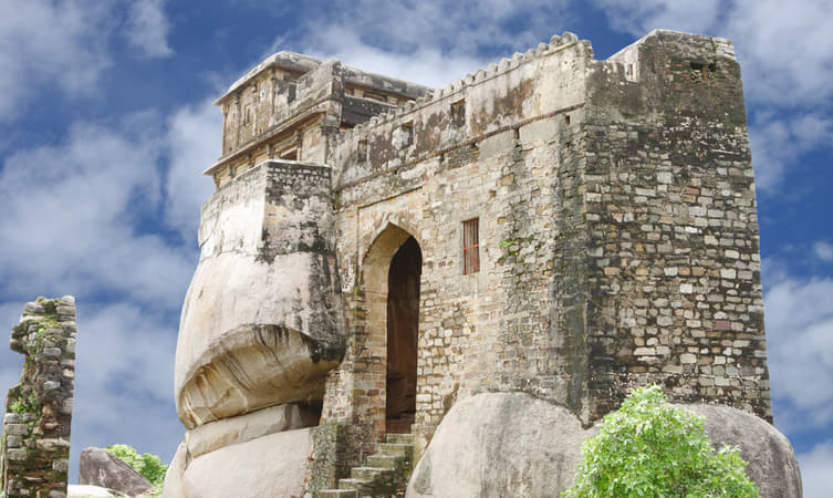 20 Amazing Forts of Madhya Pradesh