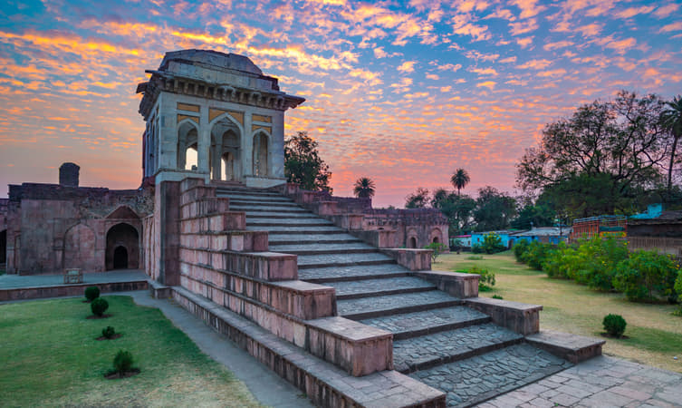 10 Best Road Trips to Take in Madhya Pradesh