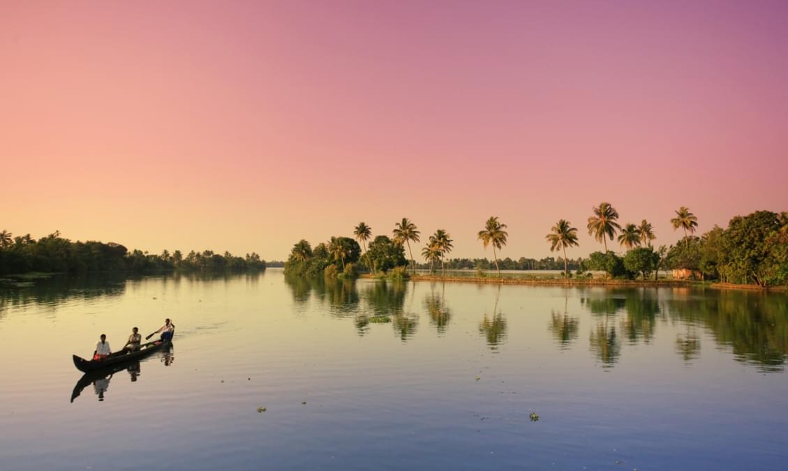 Alleppey Backwaters : A Detailed Travel Guide - 2025