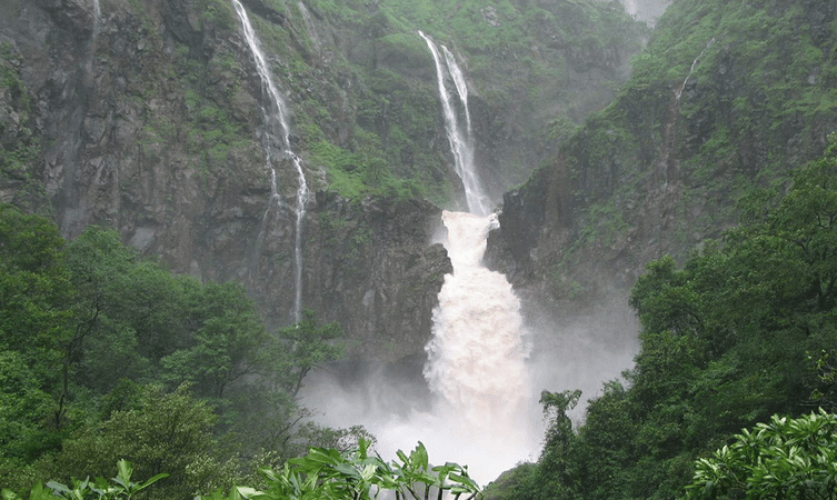 30 Waterfalls in Maharashtra: With Photos & Best Time