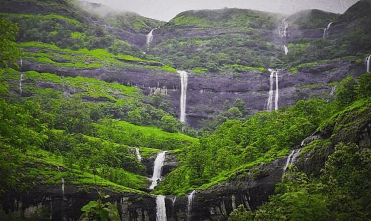 30 Waterfalls in Maharashtra: With Photos & Best Time