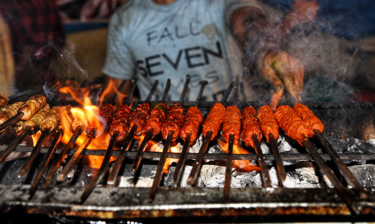 25 Best Street Food in Dubai - Places to Eat that you'll Relish!