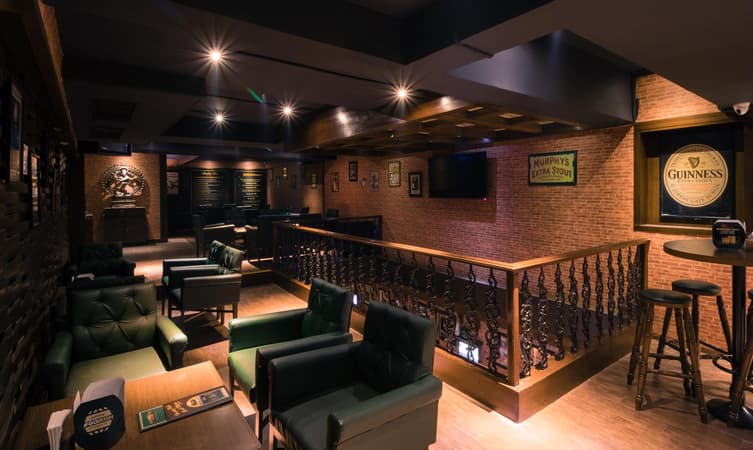 30 Best Pubs & Clubs in Goa for Night Owls (Price & Timings)