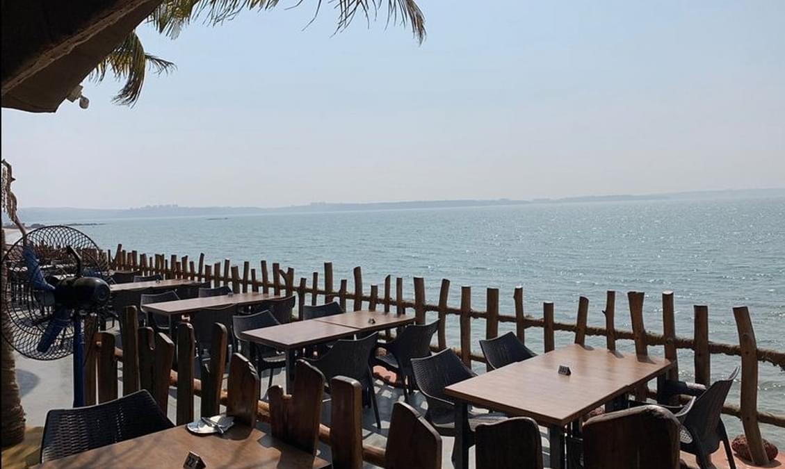 30 Best Pubs & Clubs in Goa for Night Owls (Price & Timings)