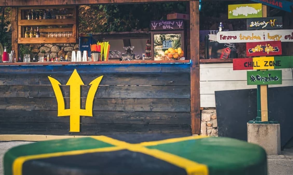 30 Best Pubs & Clubs in Goa for Night Owls (Price & Timings)