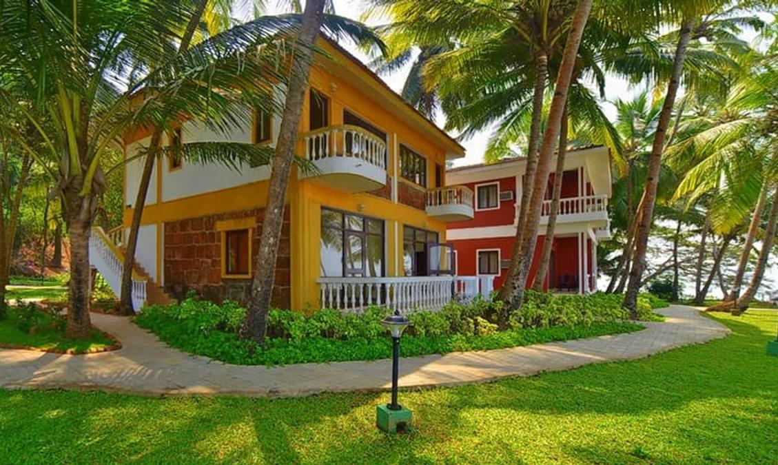 30 Resorts In Goa With Private Beach, Book & Get Upto 50% Off