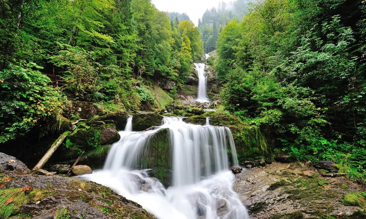 10+ Waterfalls in Switzerland: Top Scenic Spots You Can’t Miss