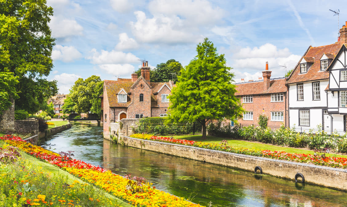 30 Places to Visit near London: 2023 (Updated List)