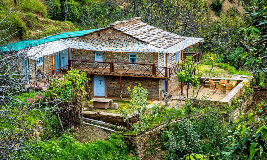 15 Farmhouse near Delhi for Weekend (Location & Amenities)