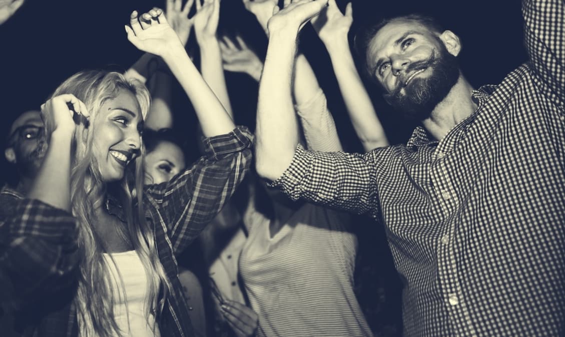 30 Best Pubs & Clubs in Goa for Night Owls (Price & Timings)