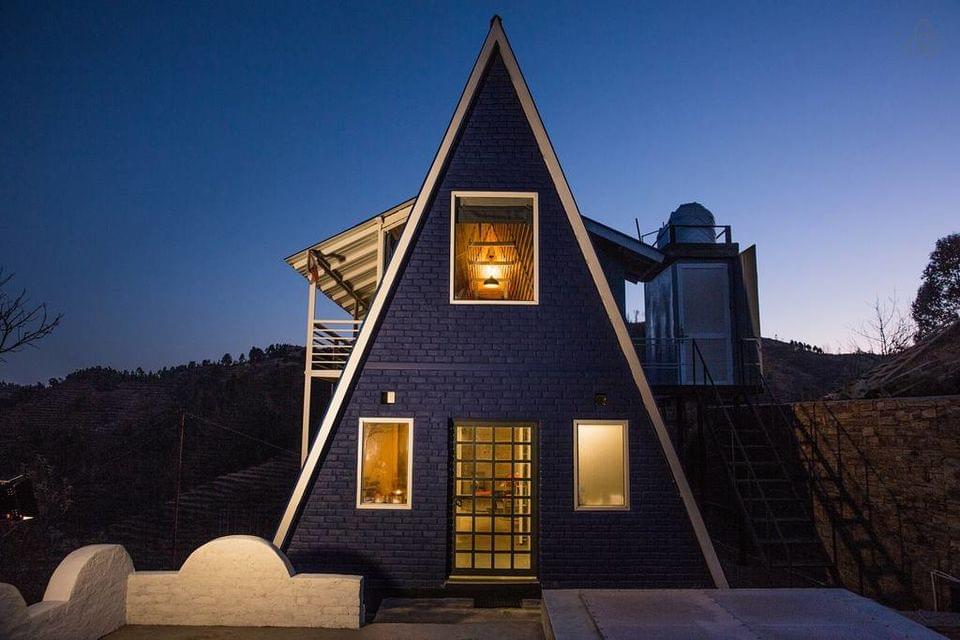 Blue Conical Cottage Stay In Mukteshwar | Staycation