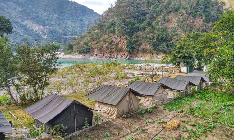 10 Luxury Tents in Rishikesh: 2024 (Location, Amenities & Price)