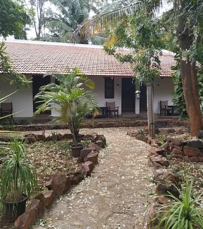 A Farmhouse Tucked In The Lush Greens Of Kanakpura