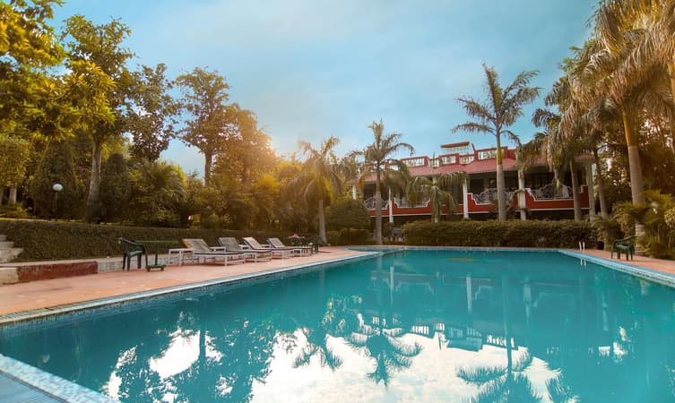 10 Resorts in Rishikesh With Swimming Pool | Upto 50% off