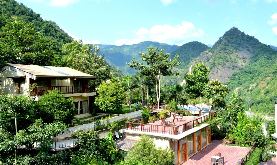 10 Resorts in Rishikesh With Swimming Pool | Upto 50% off