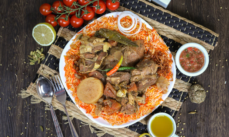 Guide To The Best Saudi Dishes & Where to Eat Them!
