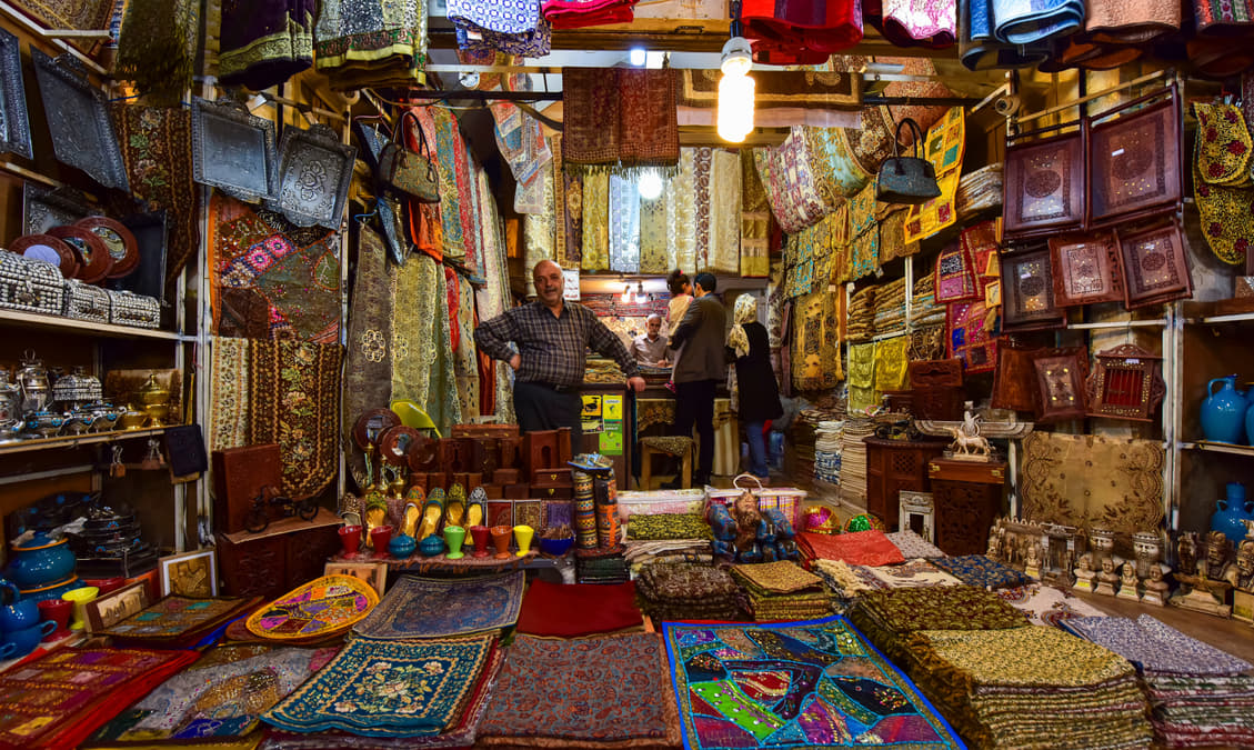 5 Souks in Abu Dhabi For a Great Shopping Experience!