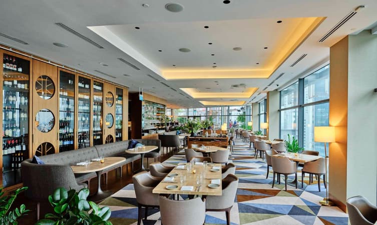 20 Rooftop Restaurants in Singapore With Scenic Views!