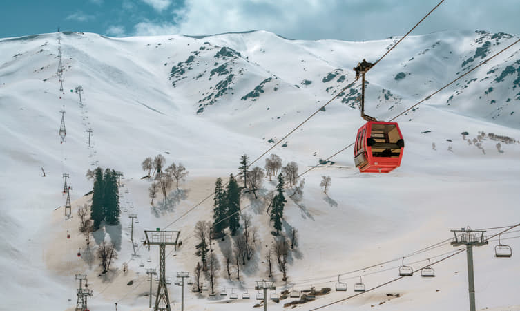 Gulmarg in December: Weather, Top Attractions & Best Activities!