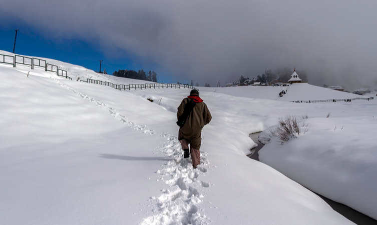 Gulmarg in December: Weather, Top Attractions & Best Activities!