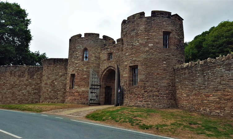 5 Castles In Liverpool You Must Visit For A Historical Day Tour!