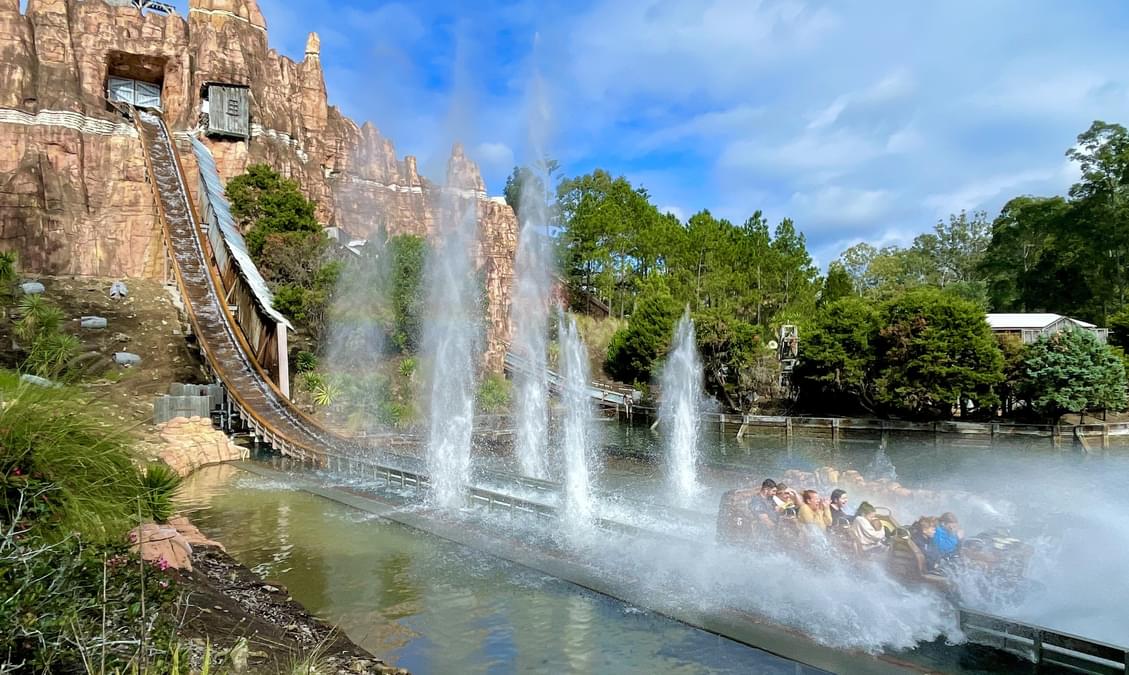 10 Warner Bros Movie World Rides That You Must Try!