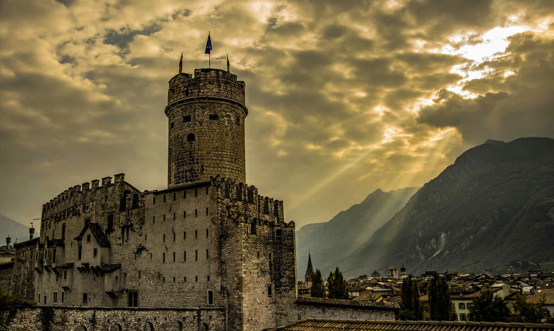 10 Castles in Italy You Must Visit For A Historical Day Tour!