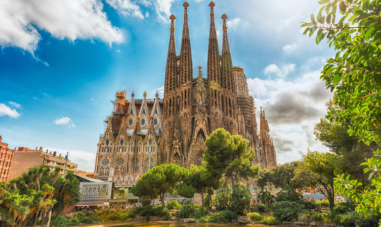 20 Monuments In Europe | Historical Places To Visit In Europe