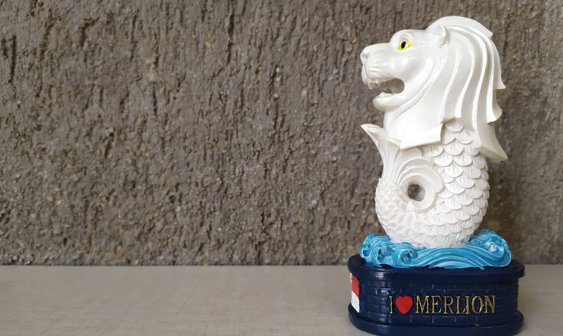 What to Buy in Singapore? Top 15 Souvenirs to Bring Home in 2026!