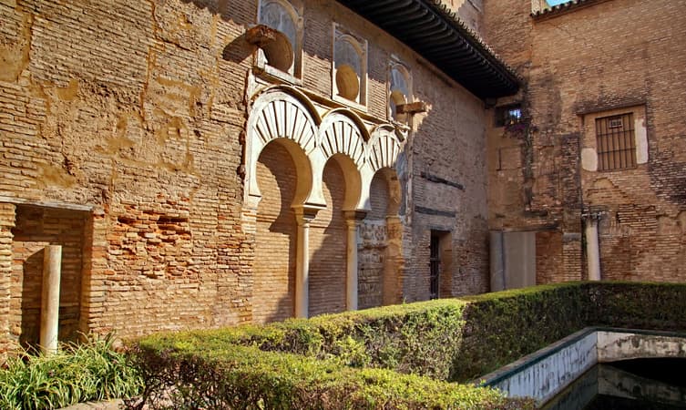 10 Top Things To Do Inside The Royal Alcazar Of Seville!