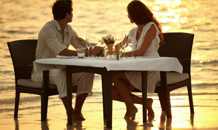 12 Romantic Places For Candle Light Dinner In Goa!