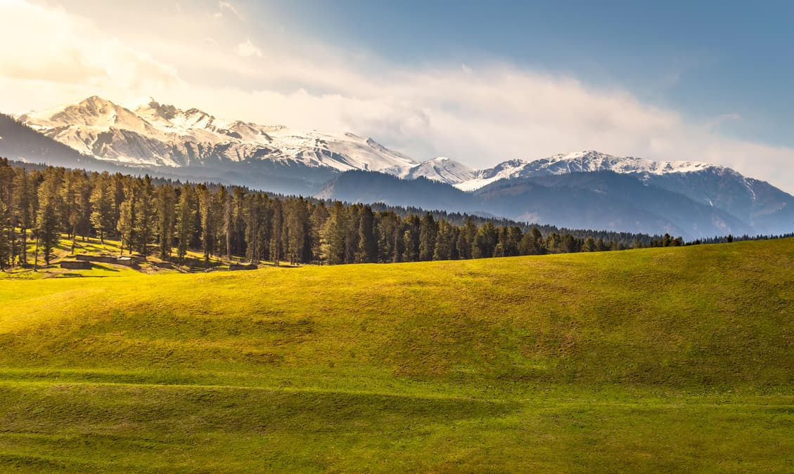 Kashmir in May | Know About Weather, Attraction, Activities & More!