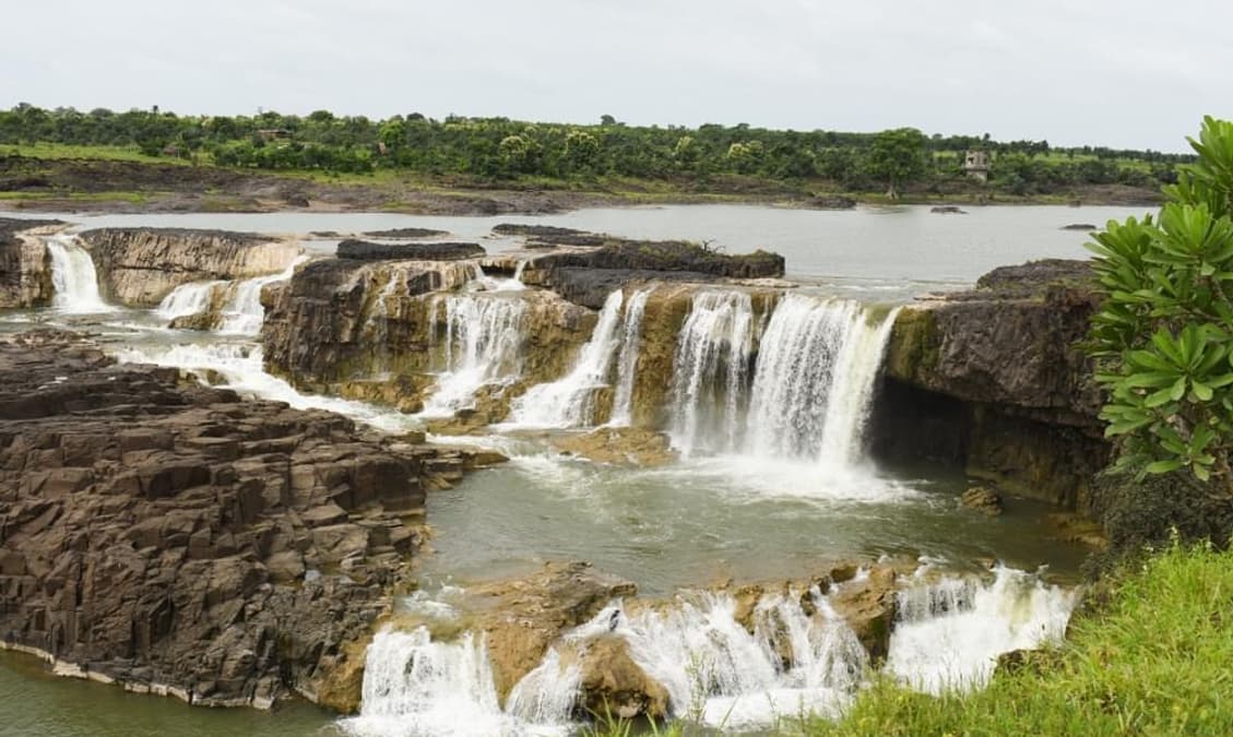 15 Waterfalls Near Hyderabad - Distance & Best Time (Updated)